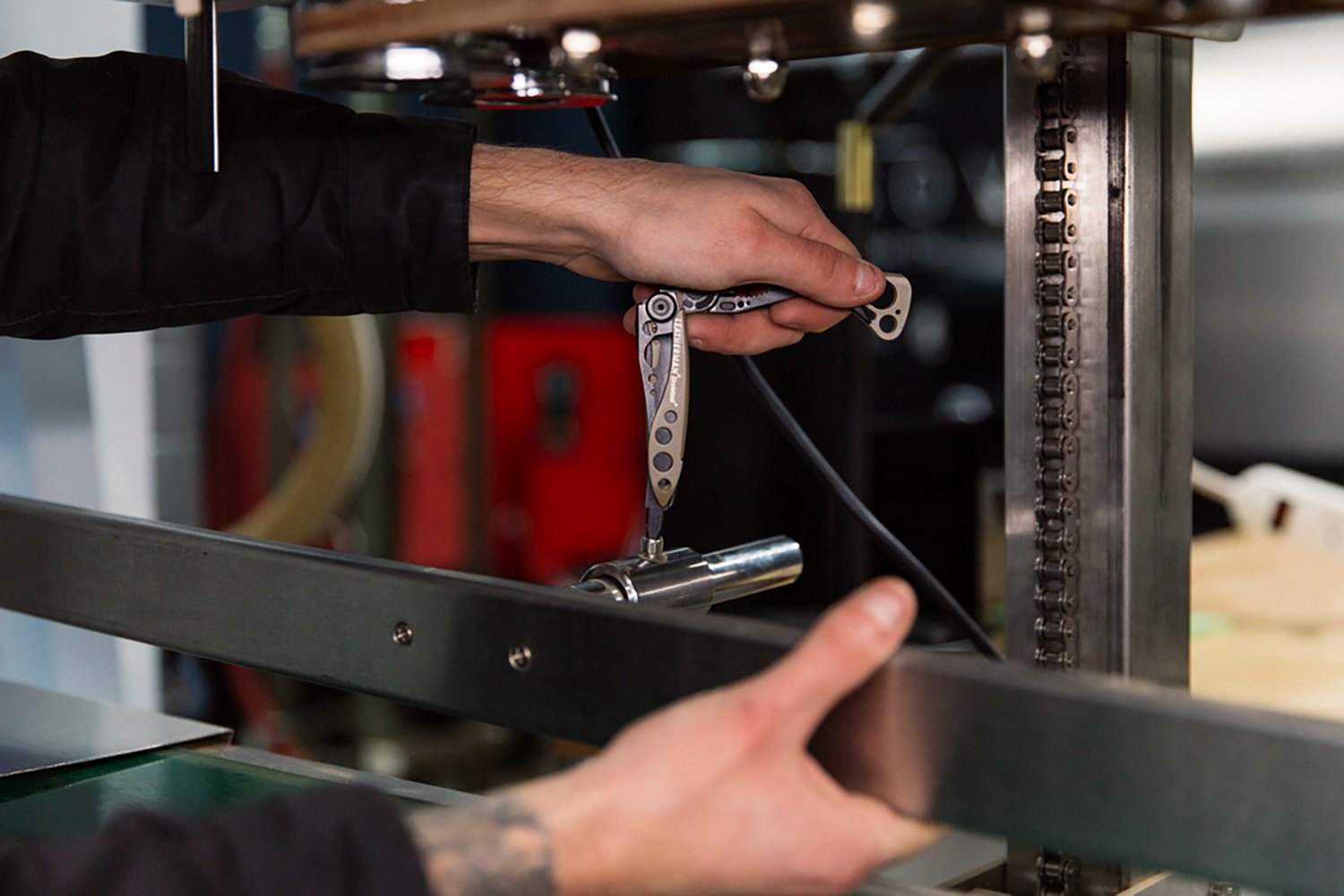 Leatherman Skeletool 7 Multi-Tool | Free Shipping at Academy