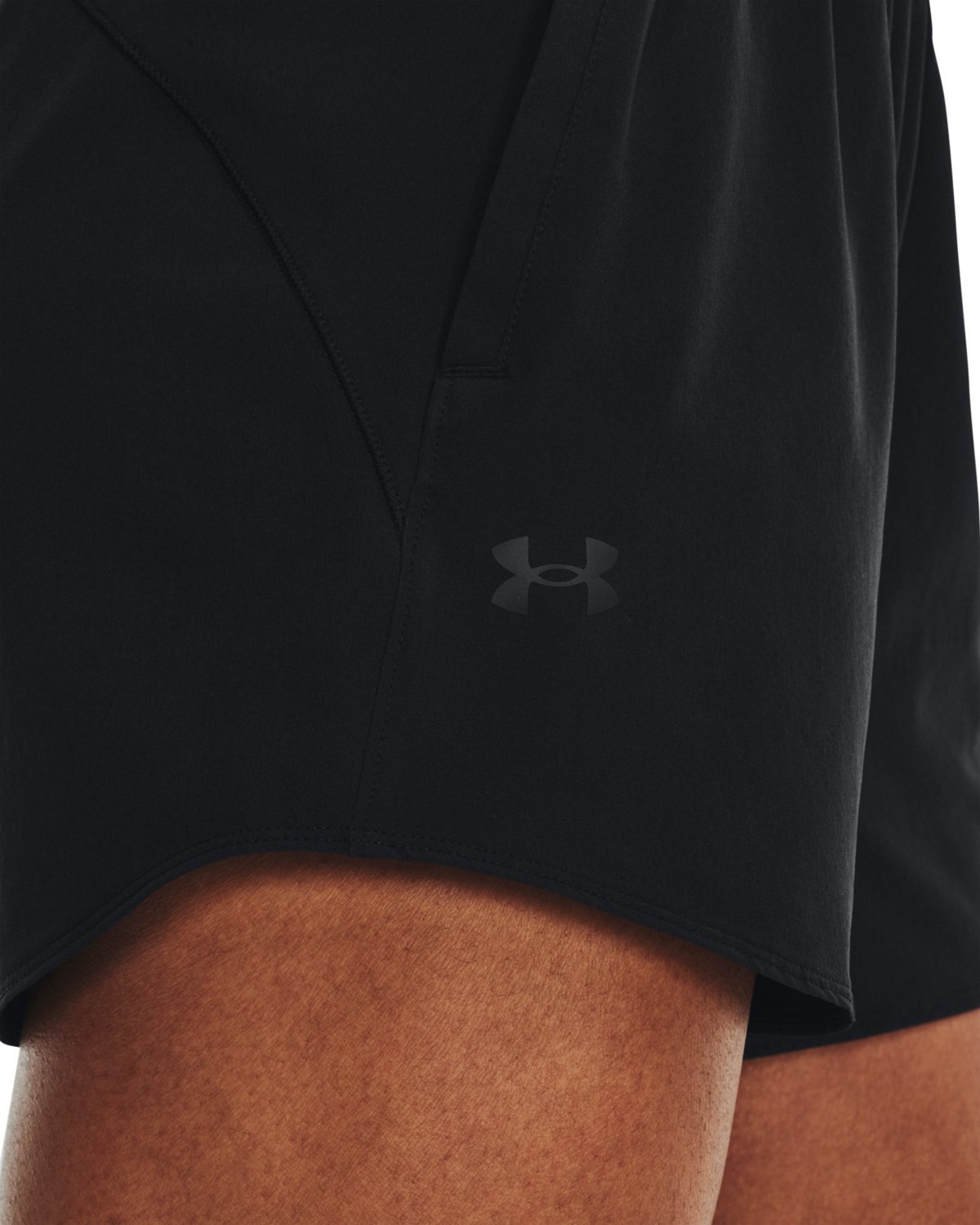 Under Armour Women's Flex Woven Shorts 5 in | Academy
