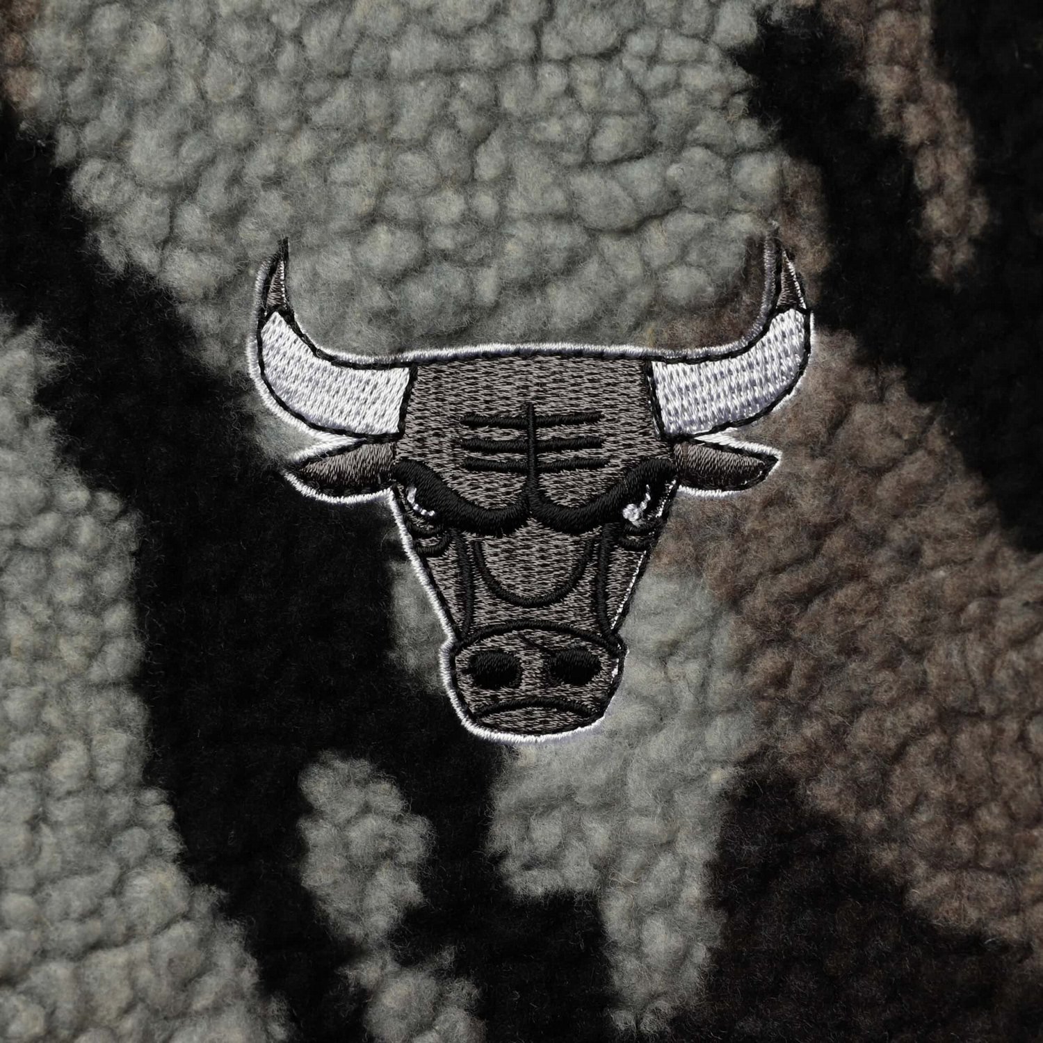 The Wild Collective Chicago Bulls Camo Sherpa Full-Zip Bomber Jacket ...